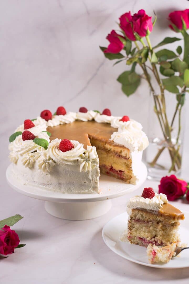 Raspberry caramel cake - Scandicuisine